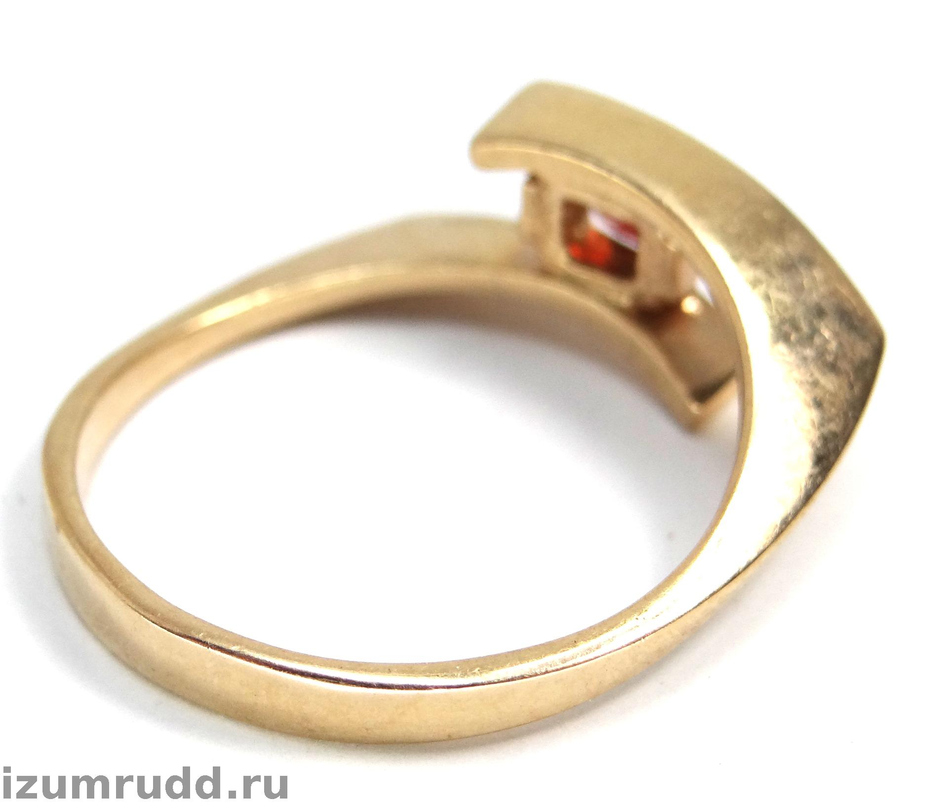 Золотое кольцо с гранатом