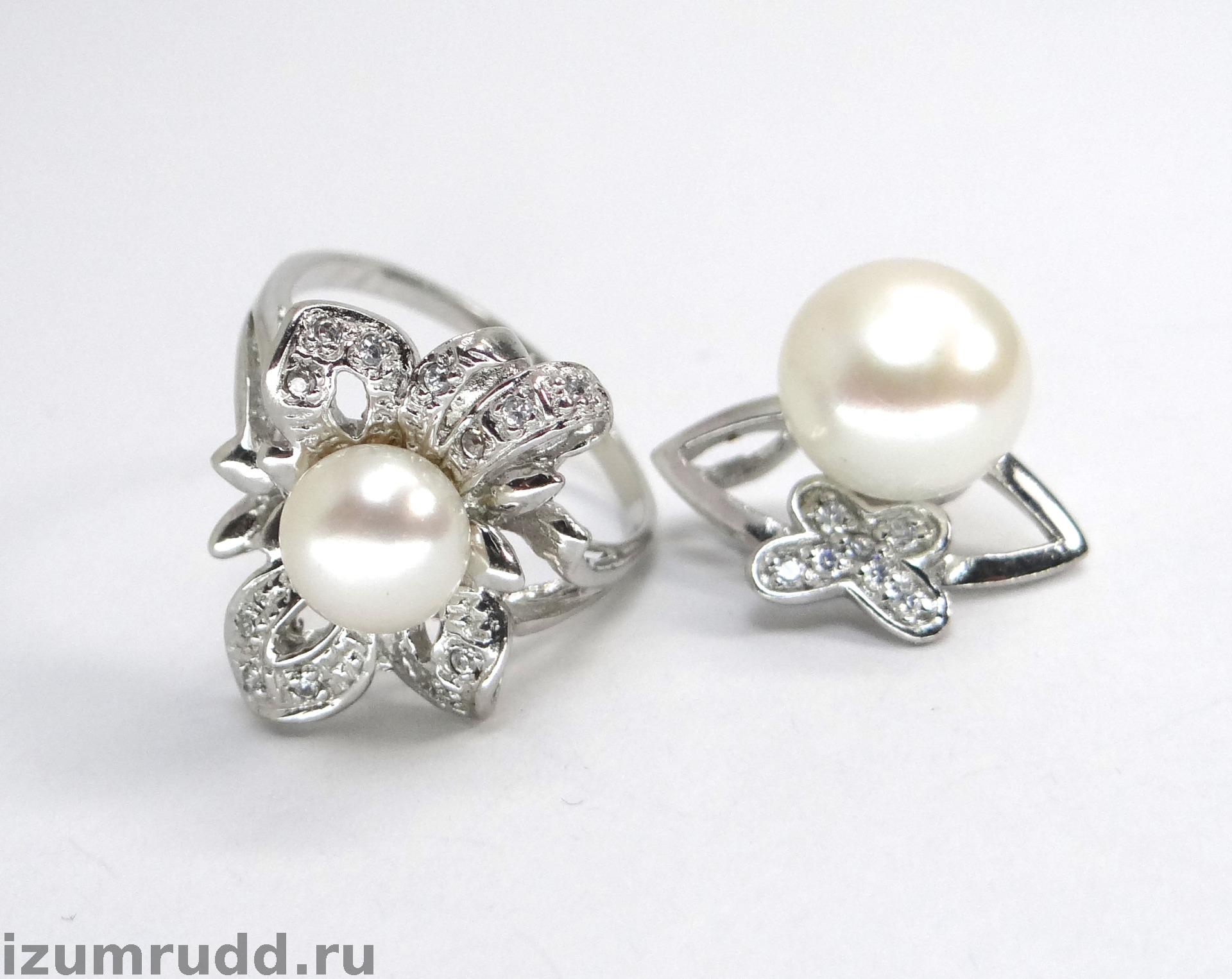 Серебряный комплект из серег и кольца с жемчугом